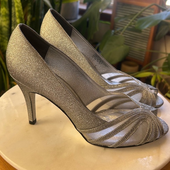 Adrianna Papell | Shoes | Adrianna Papell Pumps Size 75 M Silver ...